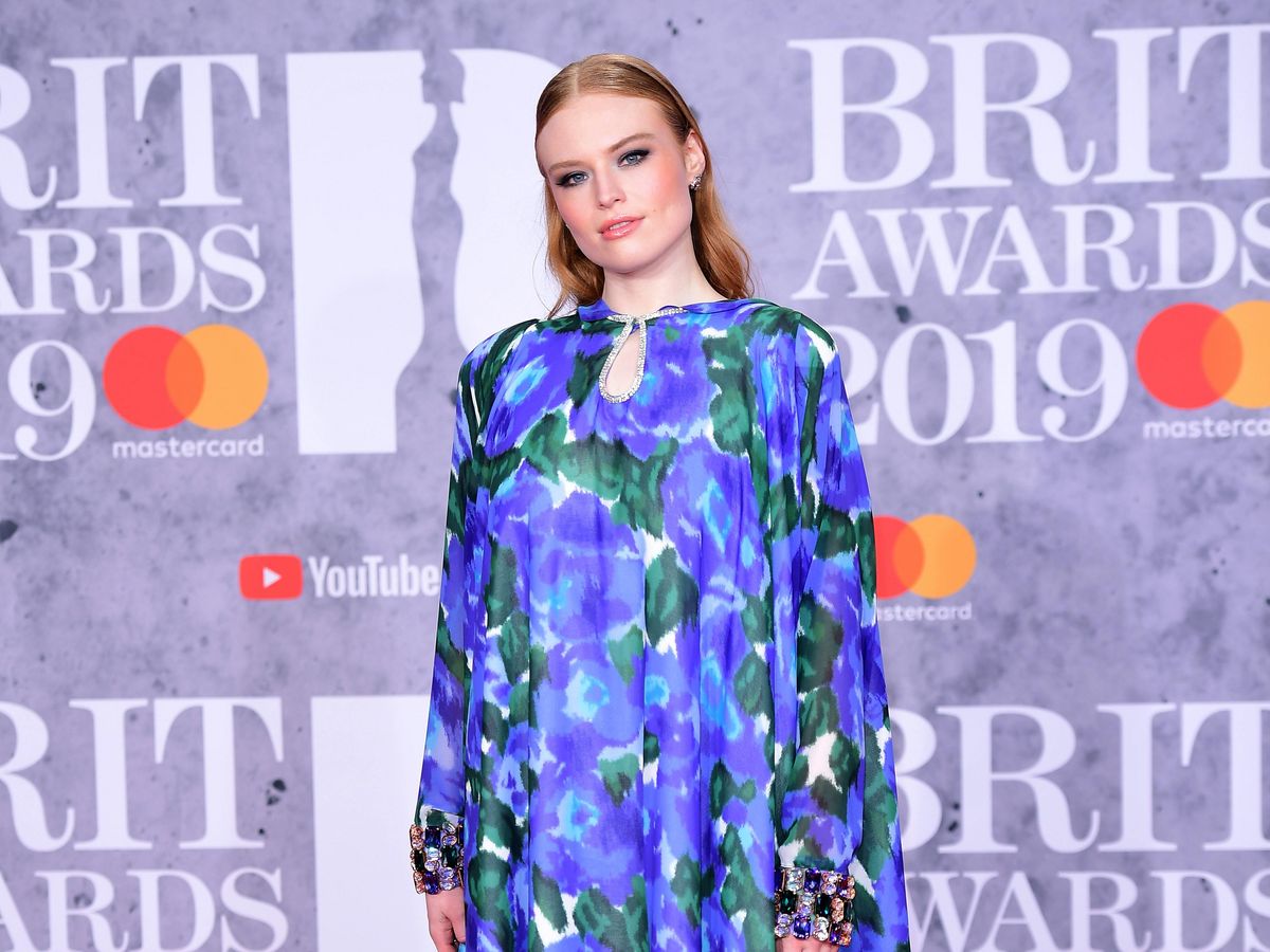 Singer Freya Ridings says she lost 10 stone thanks to hypnotist Paul ...