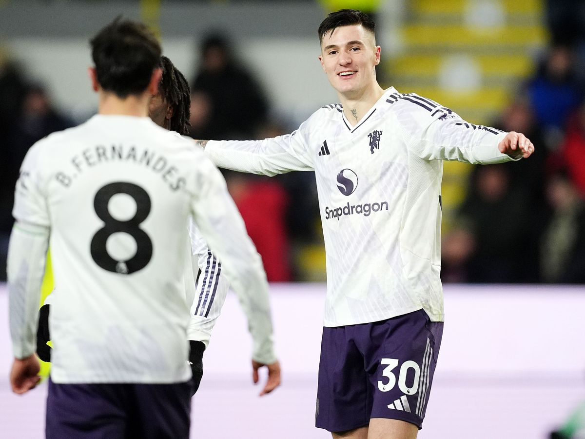 Benjamin Sesko scores twice but Darren Fletcher’s Man Utd held by ...