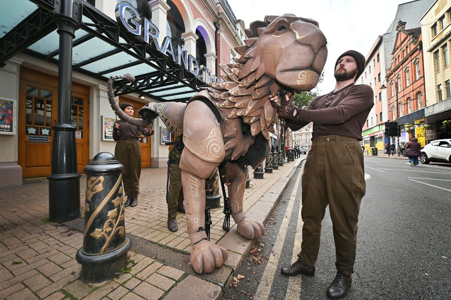 Eye-catching puppet brings a magical feeling to theatrical adaption of ...