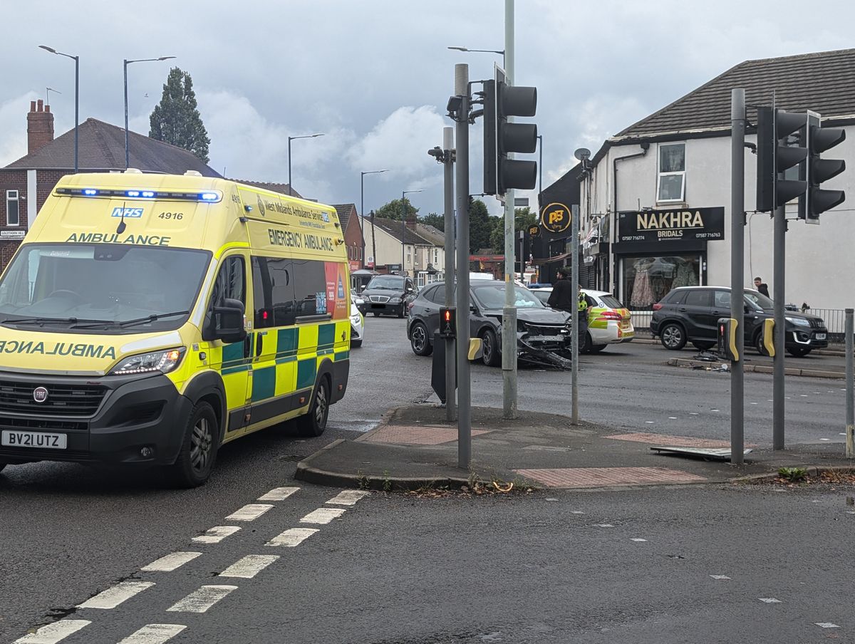 'Major disruption' following two-car crash on busy Wolverhampton road ...