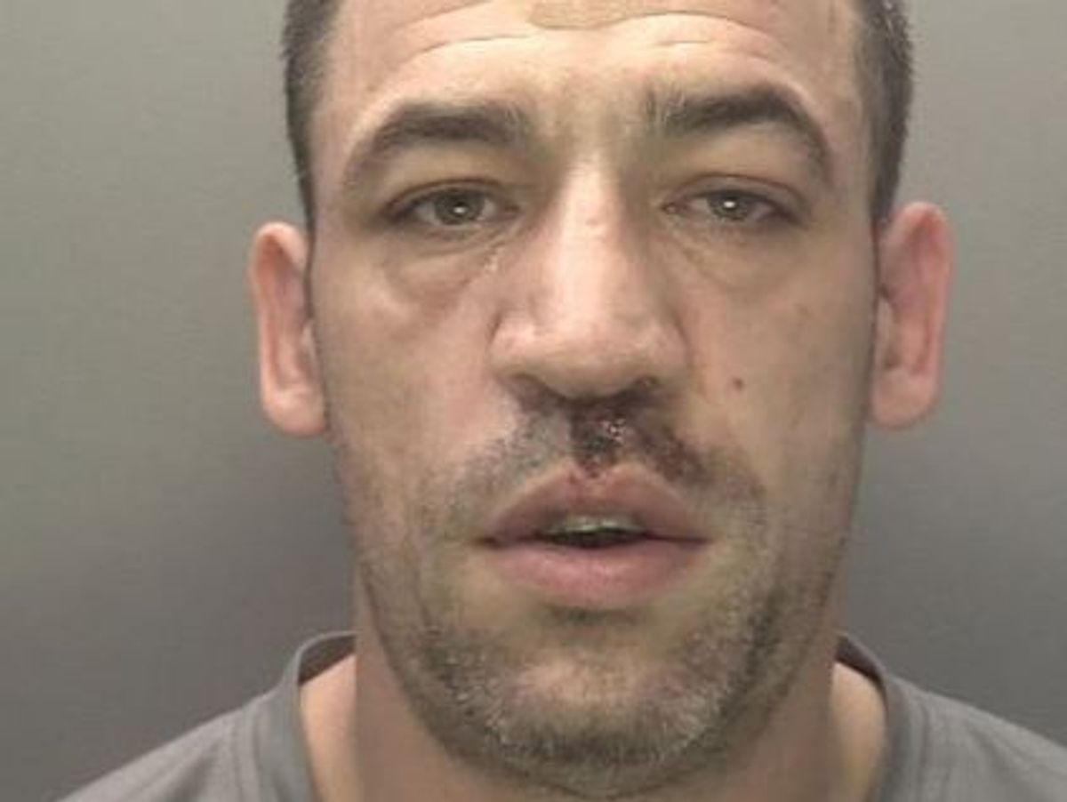 Notorious thief who committed more offences while enrolling on police ...