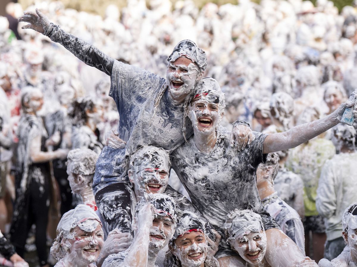 Students let loose with shaving foam for Raisin Monday in St Andrews ...