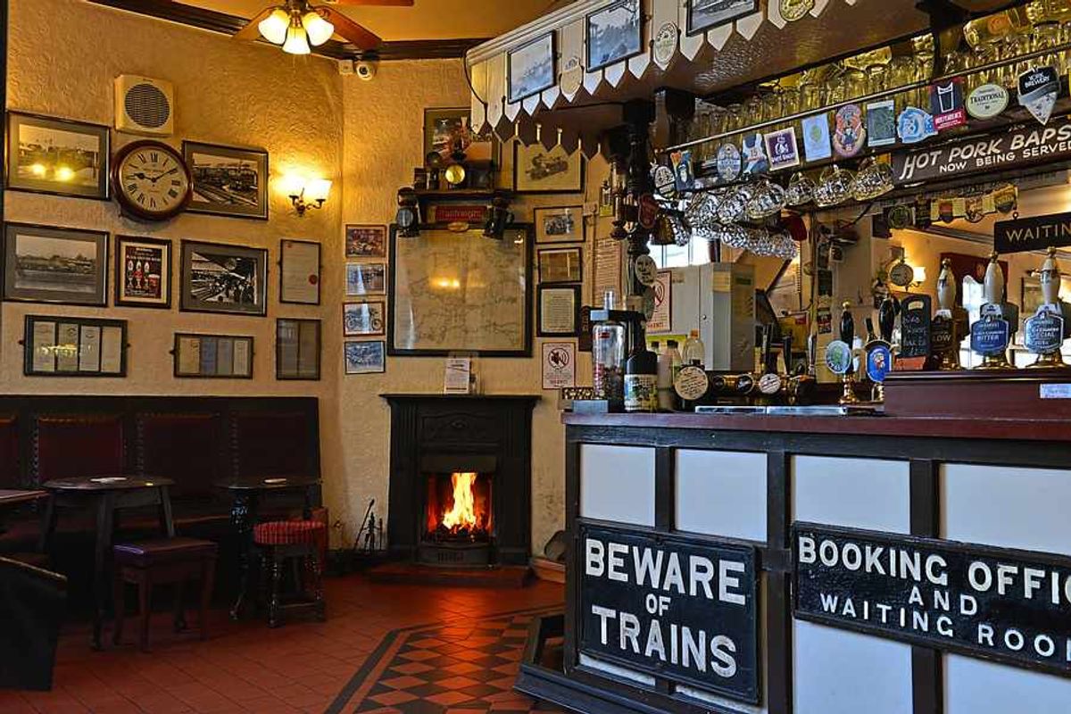 One of Wolverhampton oldest pubs named among cosiest in UK | Express & Star