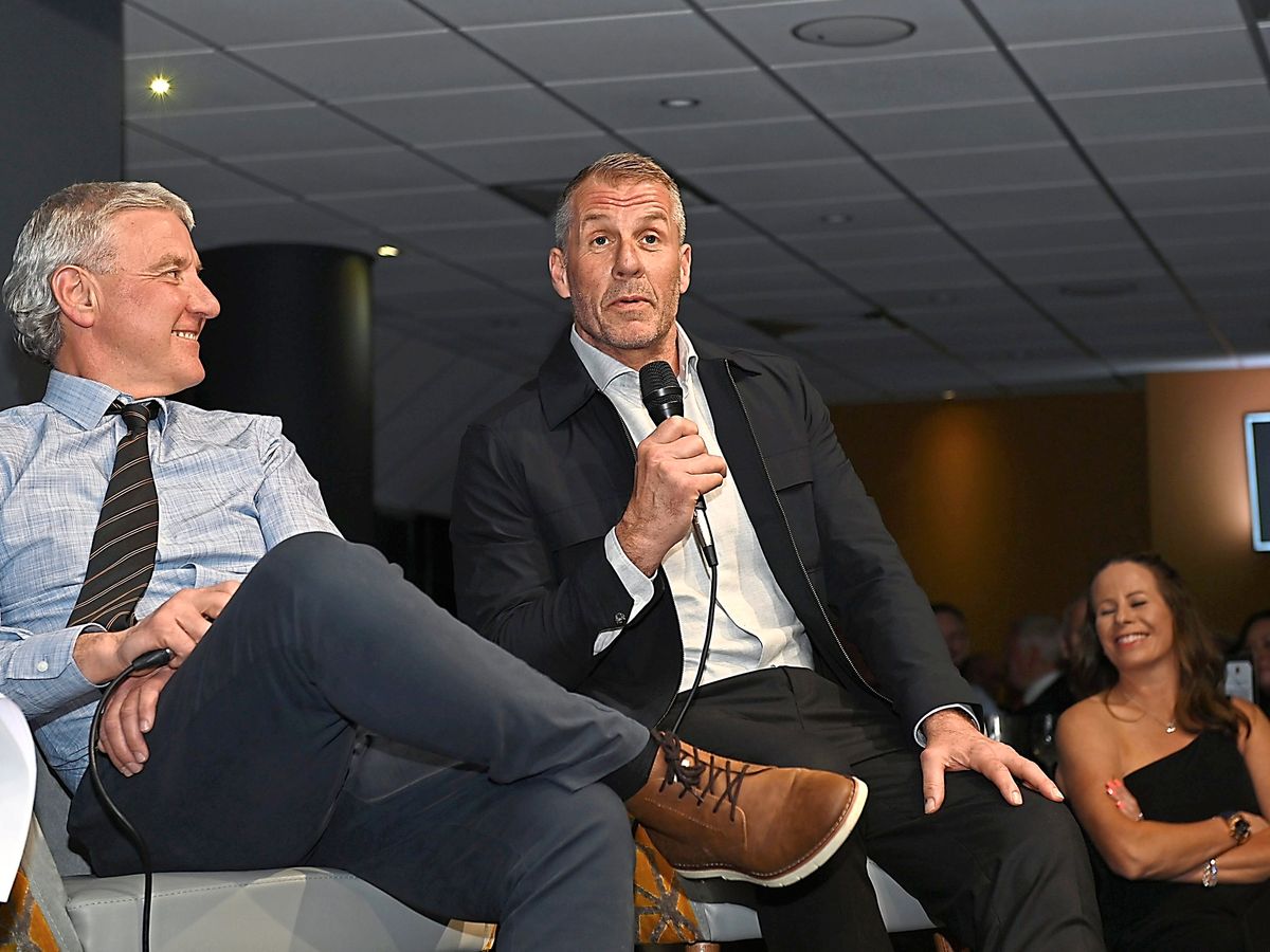 Former Wolves hero Mike Stowell is looking for a new footballing family ...