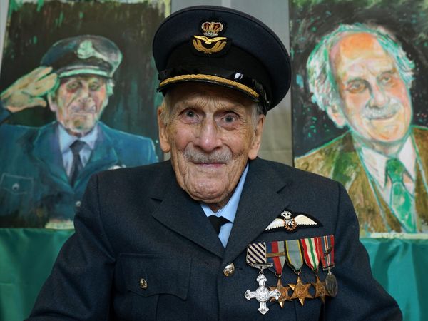 Last surviving Battle of Britain pilot Paddy Hemingway dies aged 105 ...