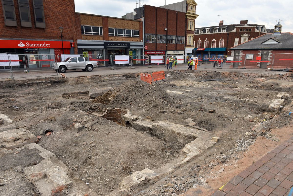 Pictures from the past: Dudley High Street and Market Place throughout ...