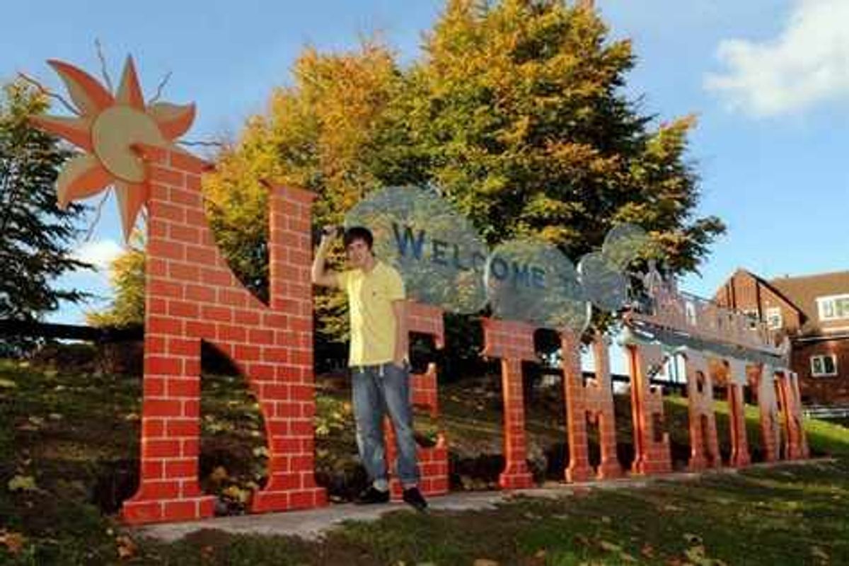 Netherton's new sign brings a taste of Hollywood | Express & Star