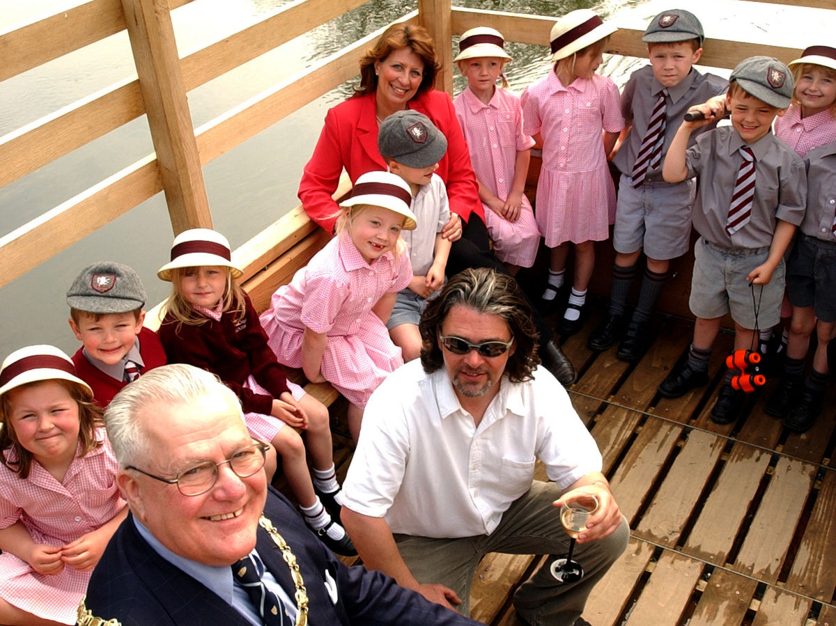 Flashback to 2004: Historic River Severn ferry back in action | Express ...