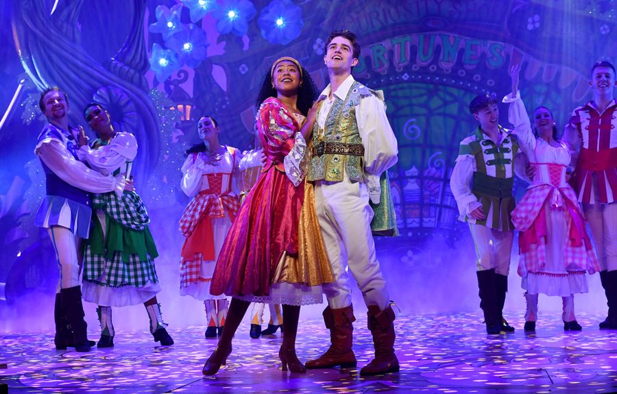 'Oh no you didn't!' 20 showstopping pictures capture the magic of this ...