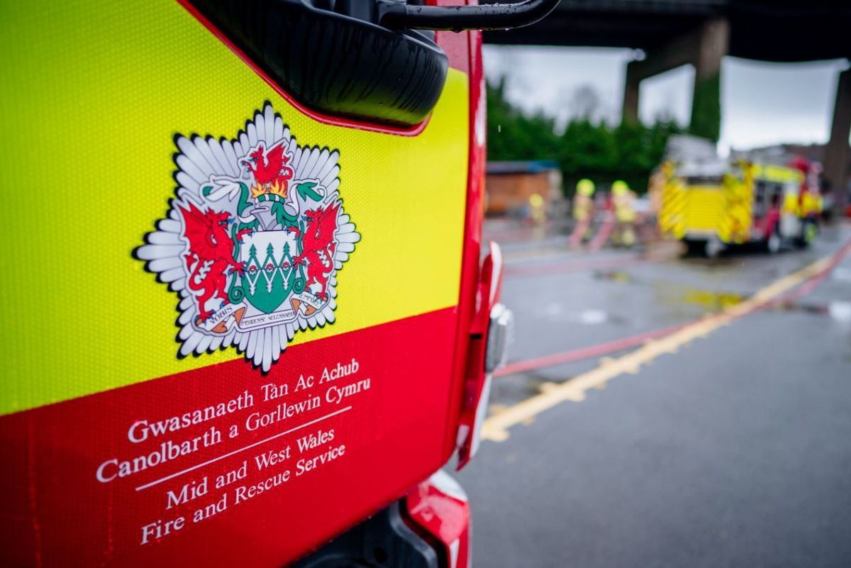 Firefighter rally outside Mid and West Wales Fire and Rescue Service ...