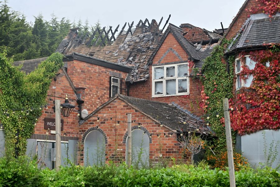 Watch: Firefighters tackle major blaze at popular Shrewsbury pub which ...