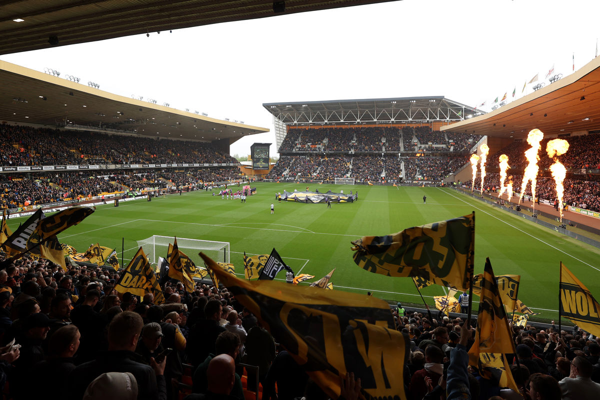 Wolves fans meet Premier League bosses over season ticket row | Express ...