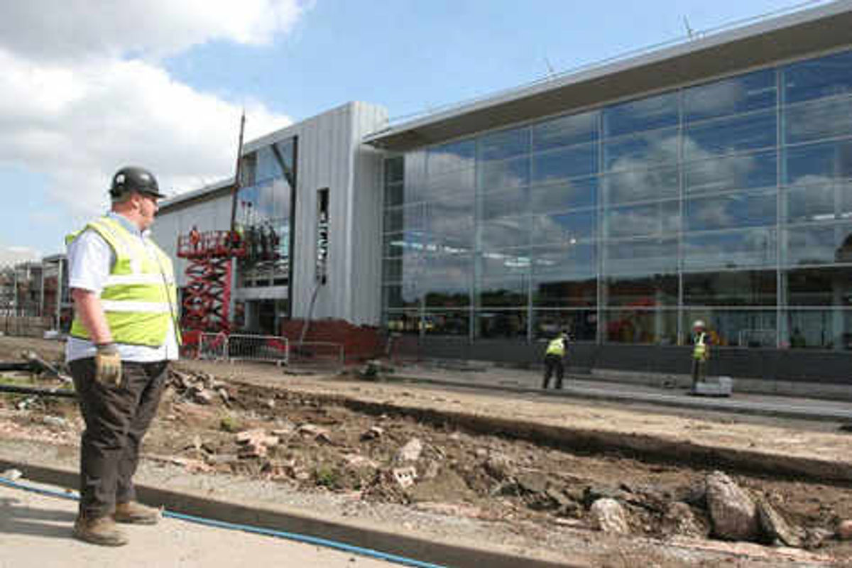 Glass facade goes up at new Tesco store | Express & Star