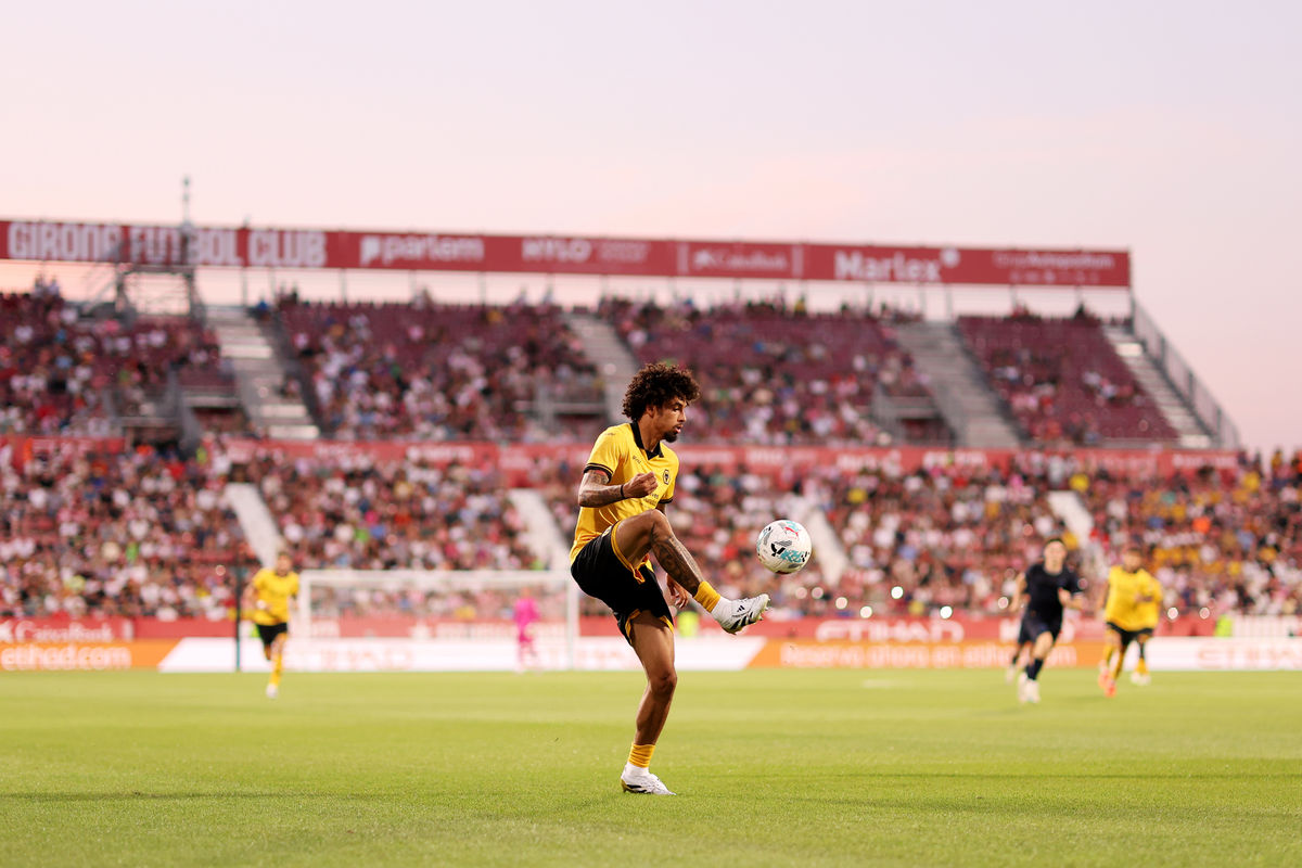 Vitor Pereira delivers verdict on Ki-Jana Hoever's Wolves future ...