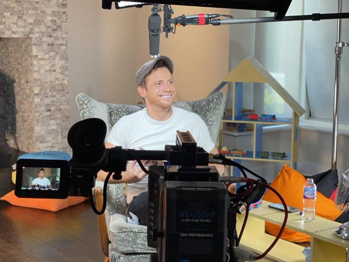 Joe Swash reads Thomas the Tank Engine story in rail safety campaign ...