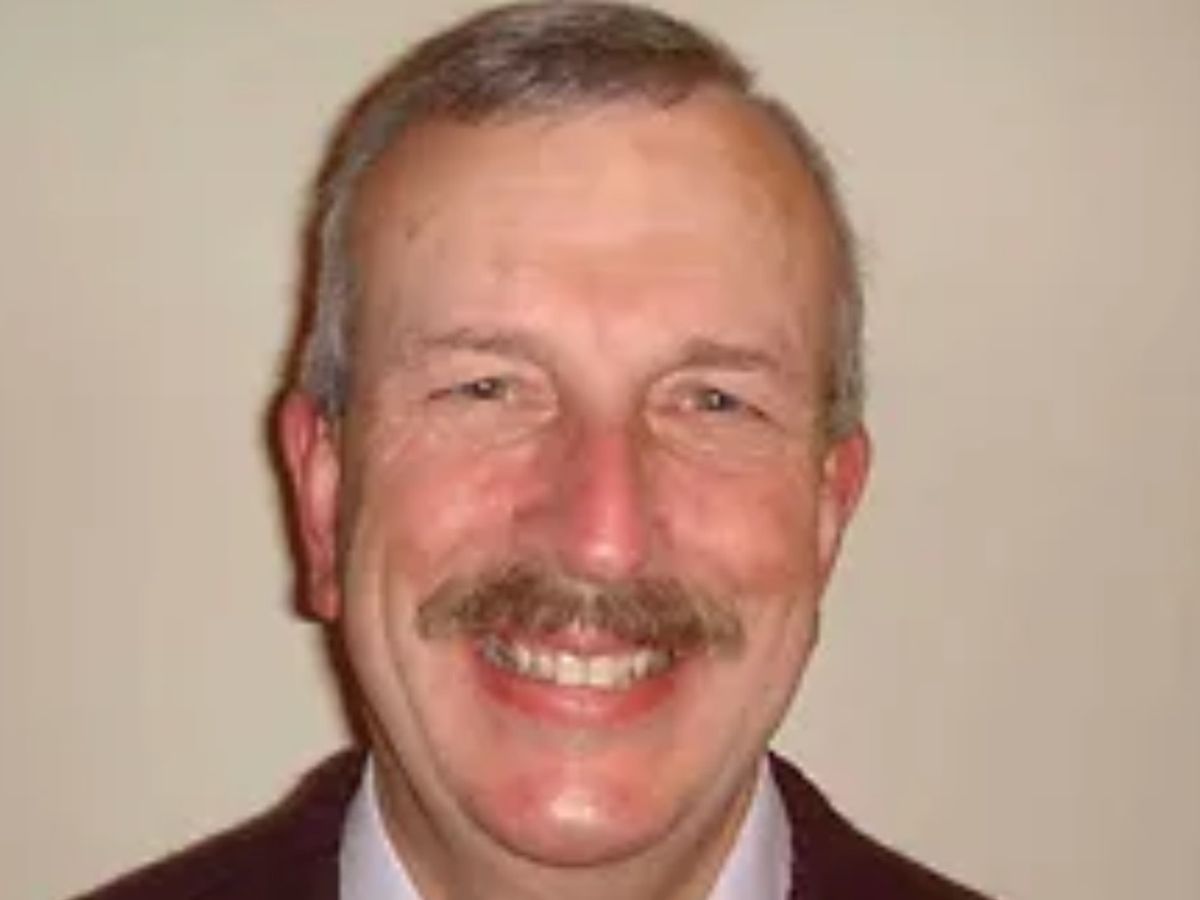 Tributes after 'dearly loved' bowls club chairman dies during match ...