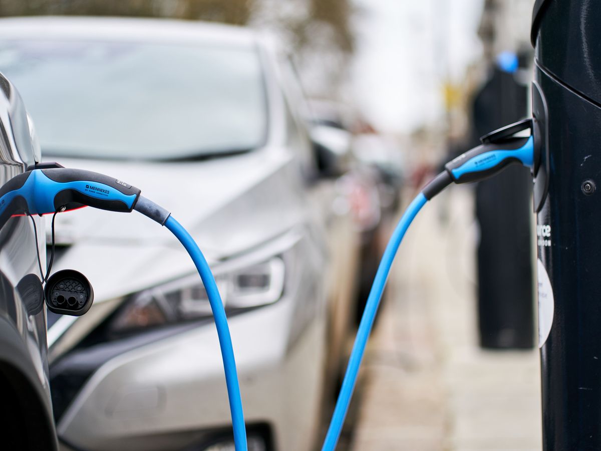 Peers urge Government to ‘motor on’ with rolling out electric charging ...