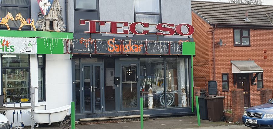 All eyes on Wolverhampton store as unique sign causes drivers to double ...