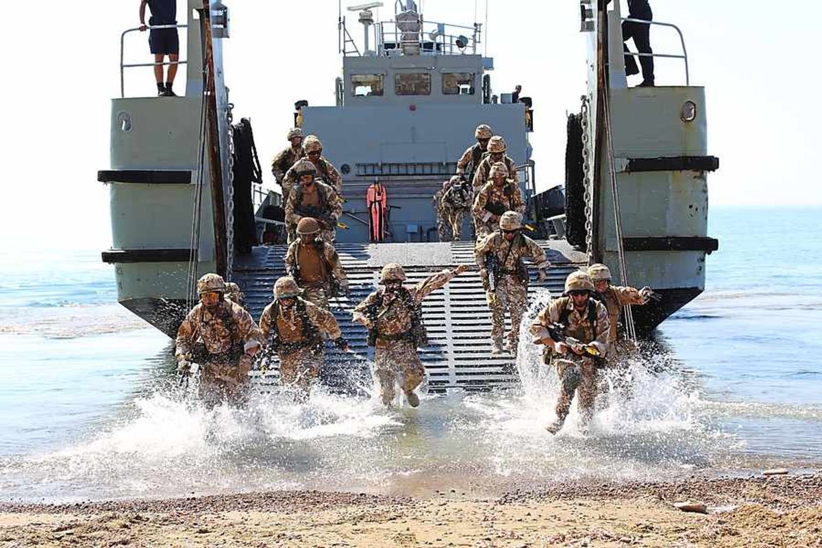 £10k pay for Army fast track training: Intense course includes jungle ...