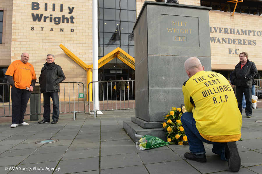 Tributes paid to Wolves legend Bert Williams at Bristol City game ...
