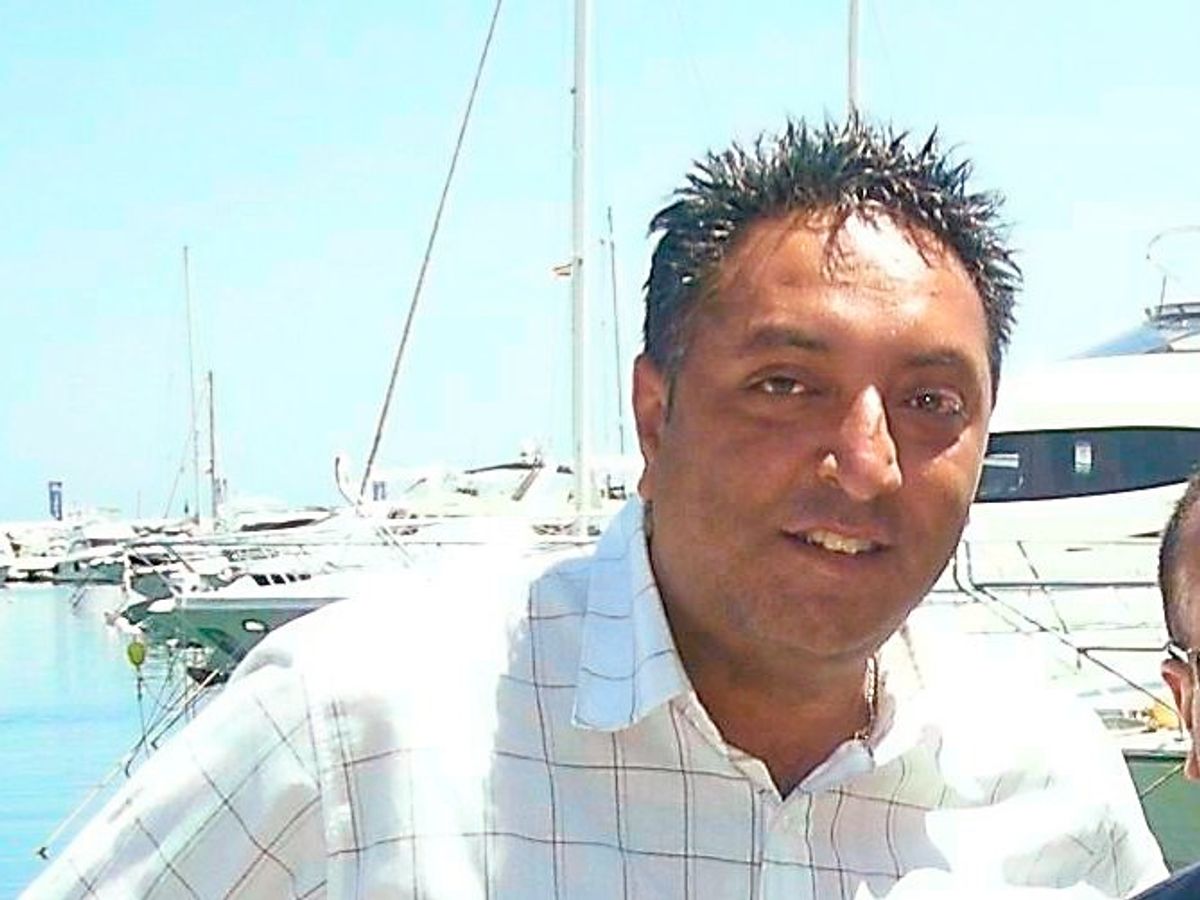 Wolves fans set to pay tribute as funeral procession for father passes ...