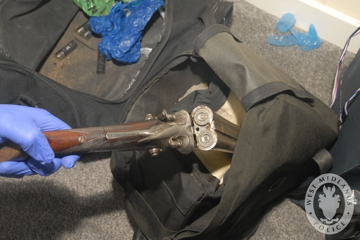 Police intercept sawn-off shotgun transfer organised by prisoners ...