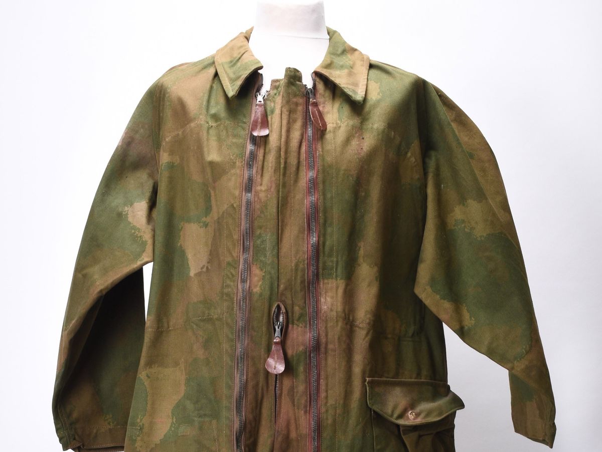 British secret agent’s ‘striptease’ suit expected to make up to £3,000 ...