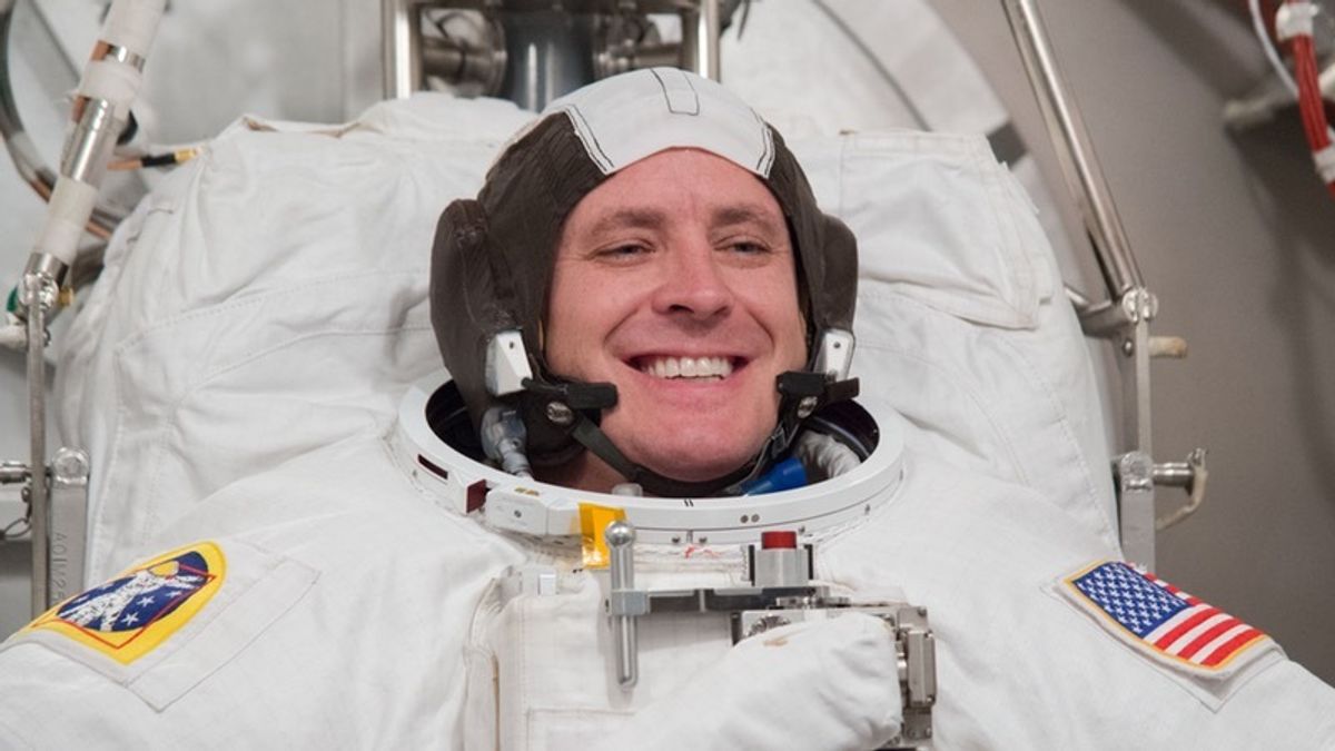 Ever wondered what it's like to eat pudding in space? Let astronaut ...
