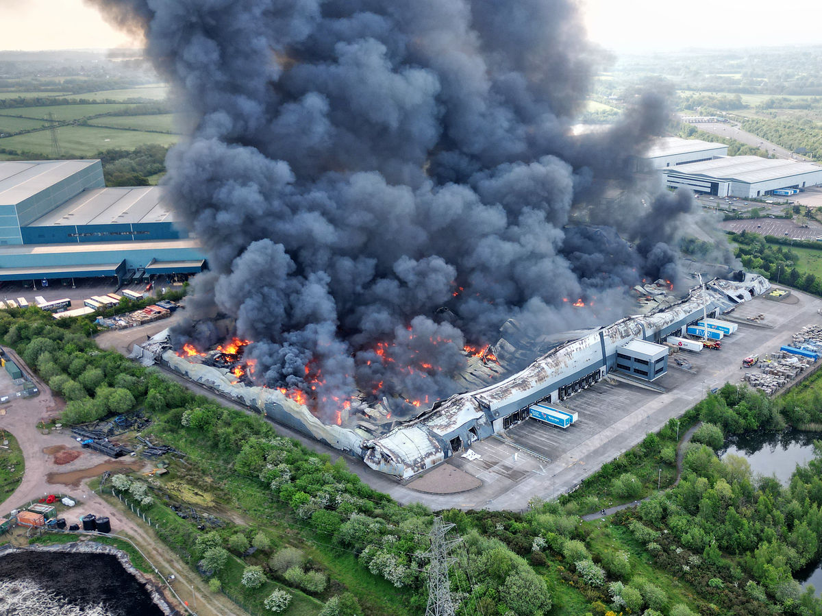 Watch: Huge plumes of smoke seen billowing over Cannock as 10 fire ...