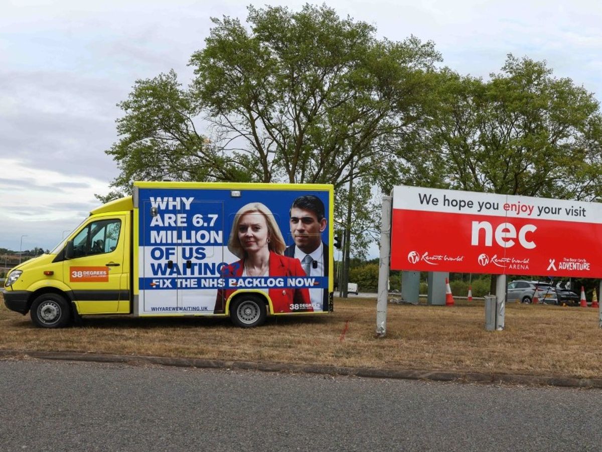 Ambulance protest greets Tory Party members at hustings | Express & Star