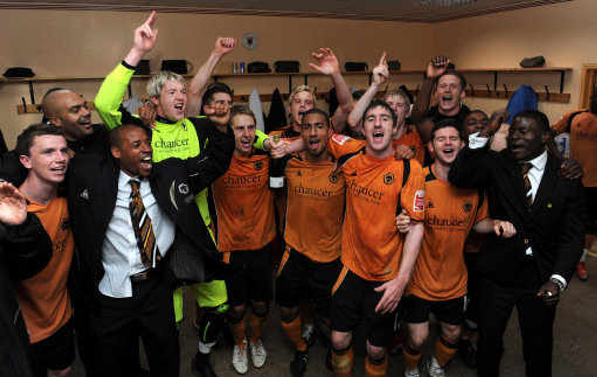 Wolves celebrate Premier League promotion | Express & Star