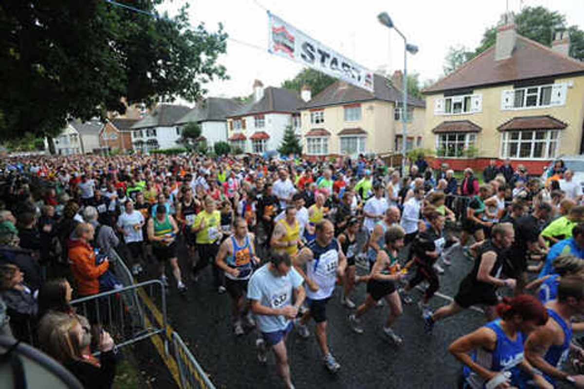 Thousands take part in Wolverhampton marathon | Express & Star