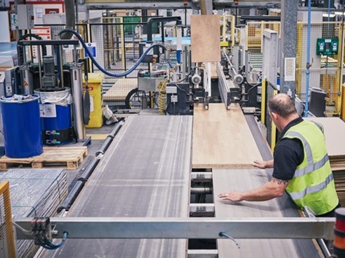 Profits and sales grow for Howdens | Express & Star