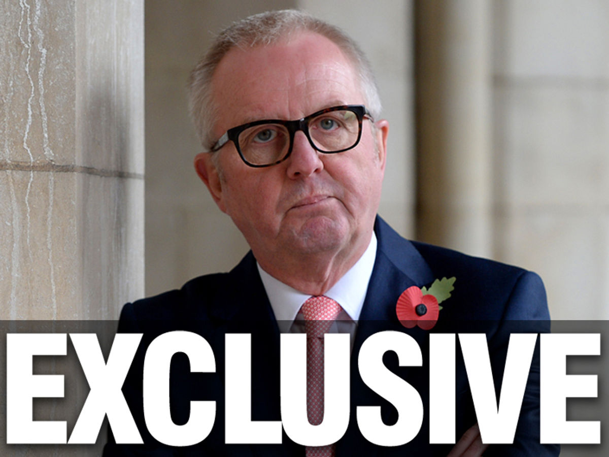 'Vote Tory and stop Corbyn' says Ian Austin as ex-Labour MP quits ...