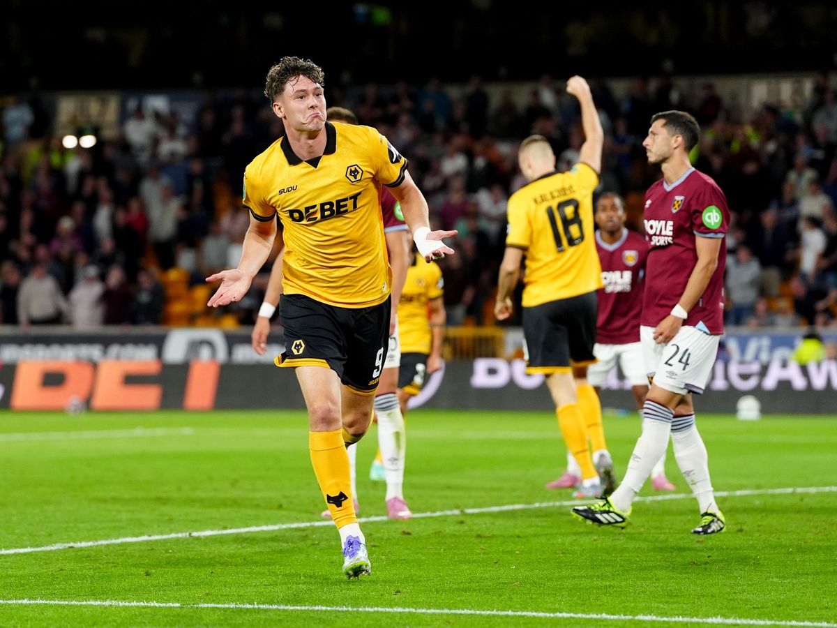 Wolves open contract talks with star striker | Express & Star