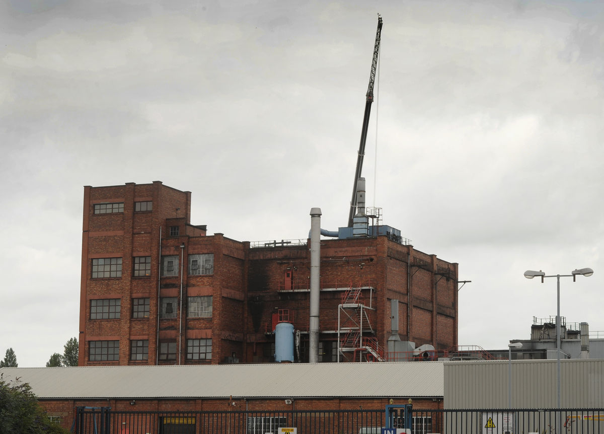 Cranes remove final traces of Goodyear in Wolverhampton | Express & Star