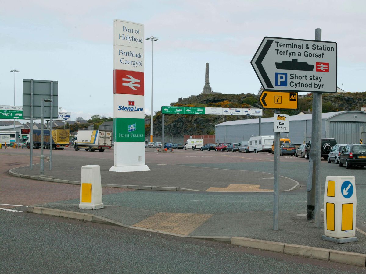 Irish and Welsh leaders pledge to review progress on Holyhead port in ...