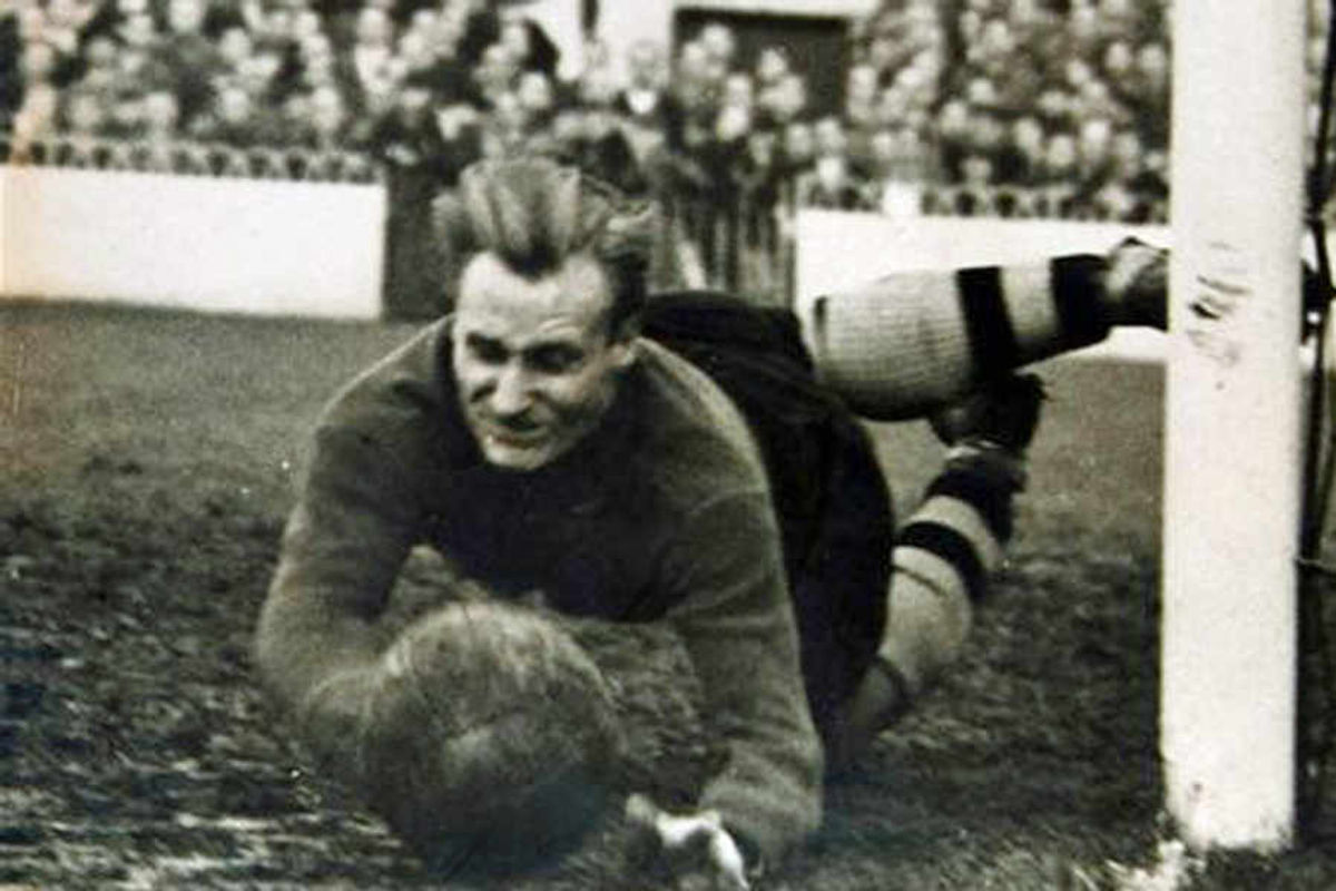 'He was the ultimate legend': Wolves keepers past and present pay ...