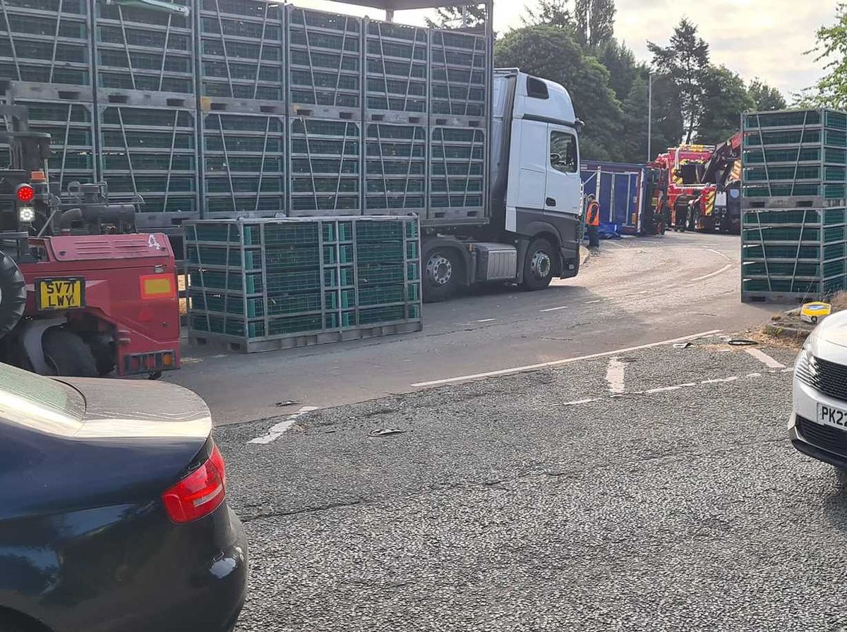 Chirk bypass still blocked after overturned lorry on A5 Gledrid ...