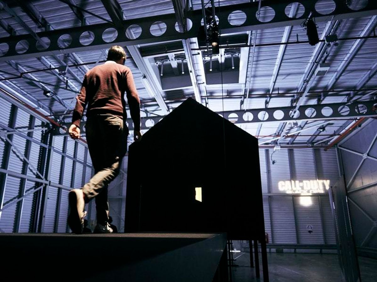 Call Of Duty played in world’s darkest room to celebrate new Blackout ...
