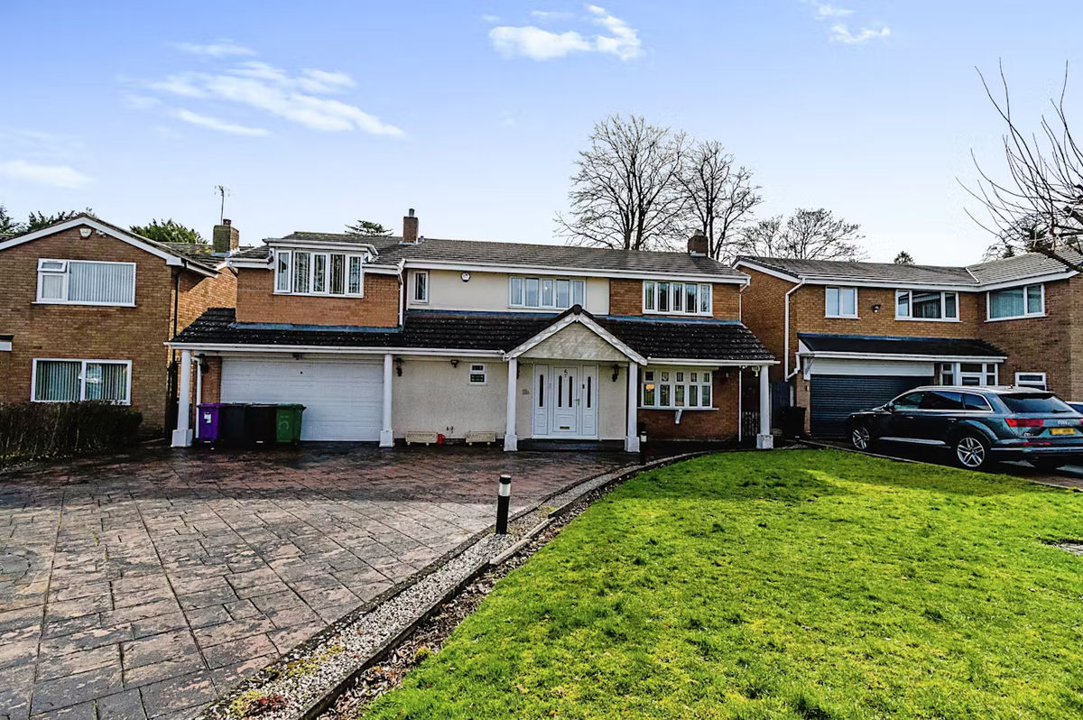 Look inside 'must see' Wolverhampton home with outdoor swimming pool up ...