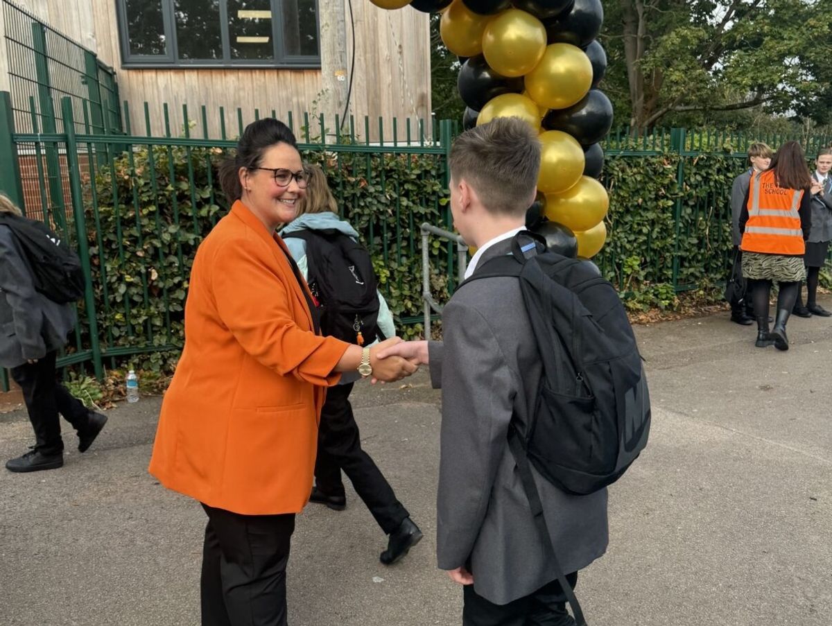 Secondary principal shows a lot of "Hart" with welcome of anxious new ...