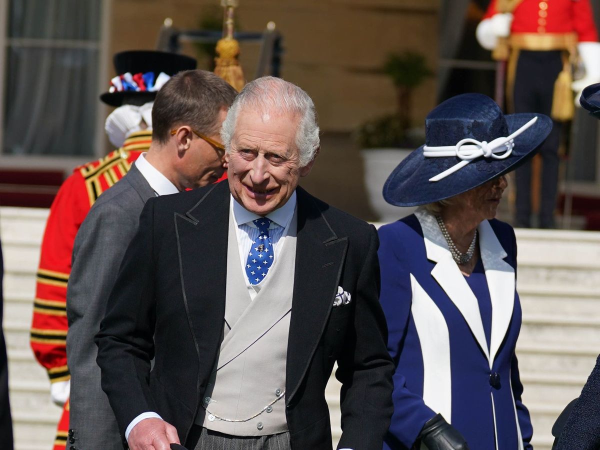 All the regal robes and golden garments worn by the King during the ...