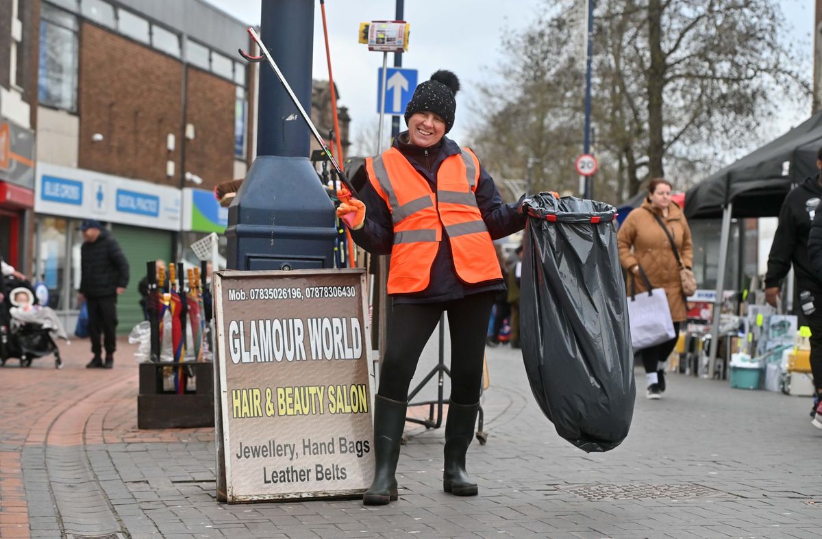 First 'Love Your Community' litter picking day takes place in ...