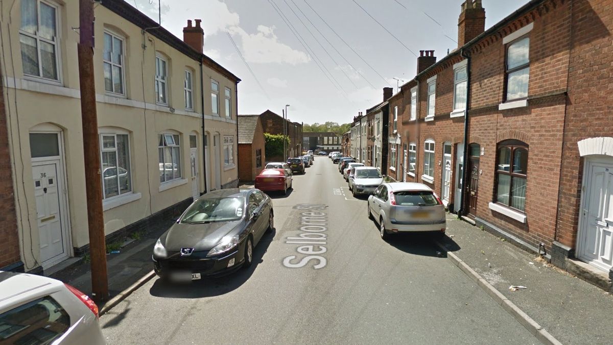Man seriously injured in 'targeted attack' by armed gang in Walsall ...
