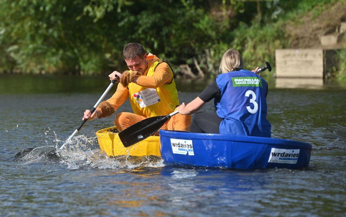 29 pictures of boats capsizing and wacky racing as Super Mario, pirates ...