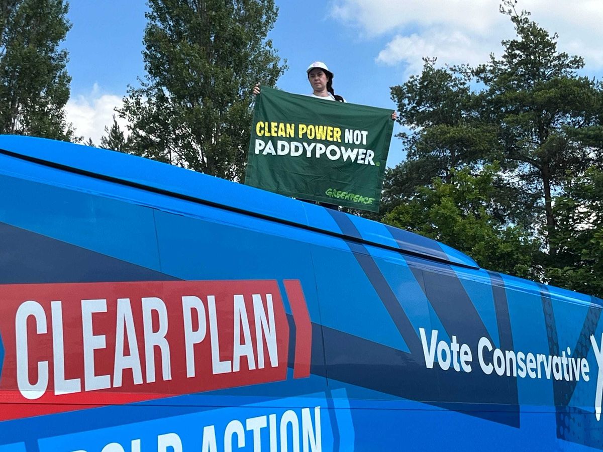 Greenpeace protester mounts Tory bus demanding ‘clean power not Paddy ...