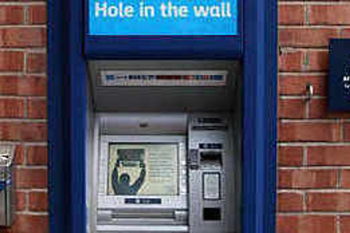 Probe launched after reports of thieves distracting cash machine users ...