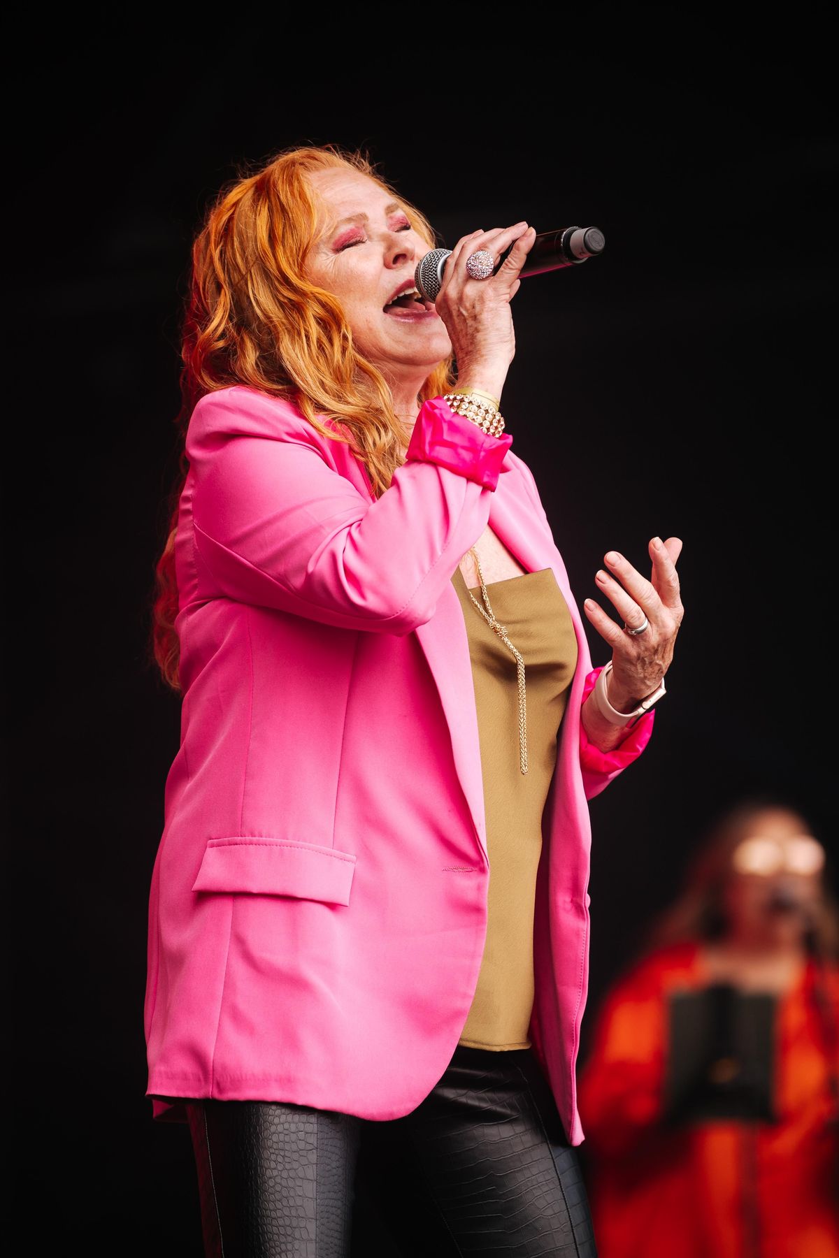 T'Pau's Carol Decker shares hospital bed selfie and praises NHS as she ...