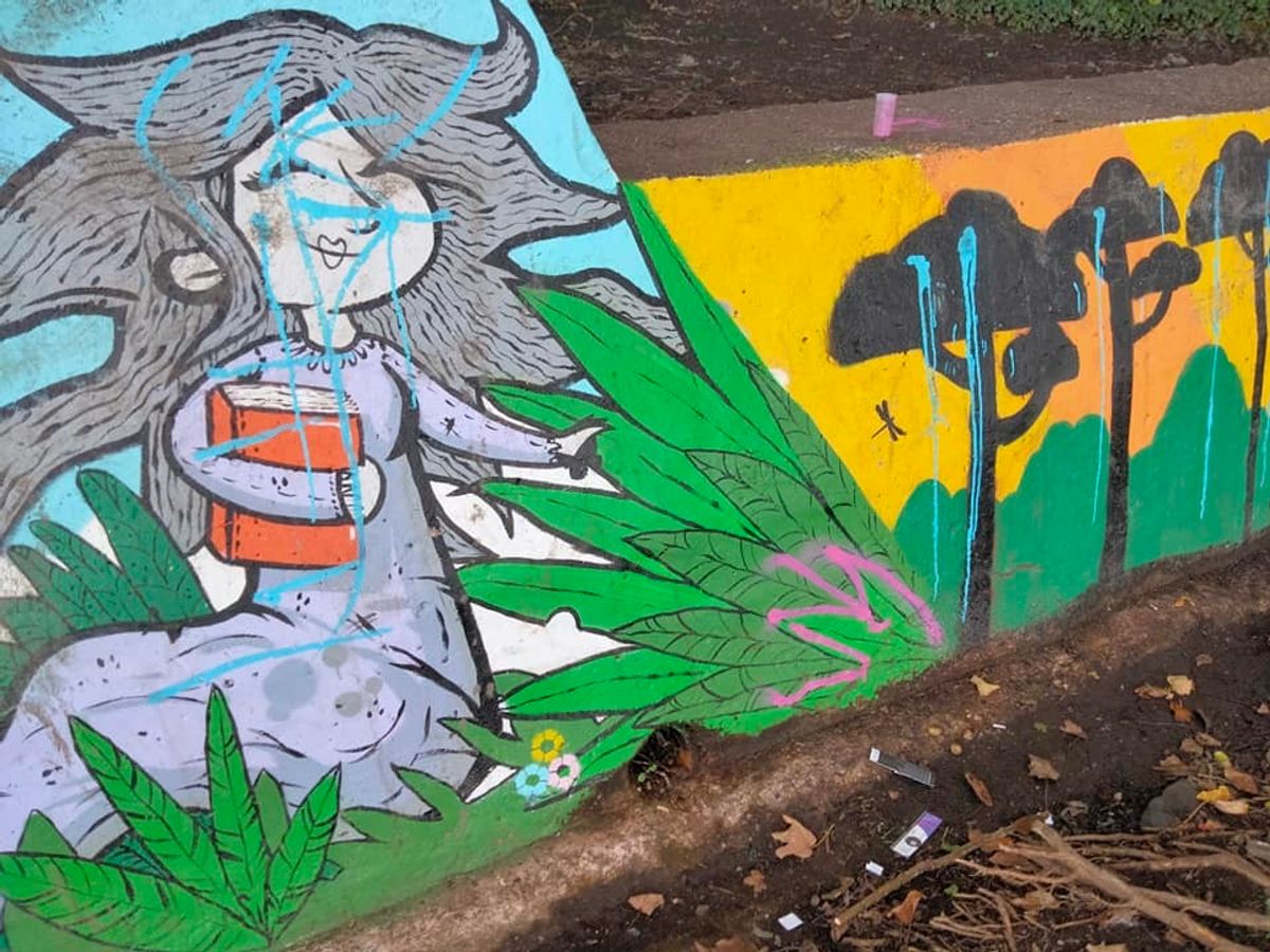 Vandals scrawl graffiti across mural dedicated to Queen at Dudley park ...